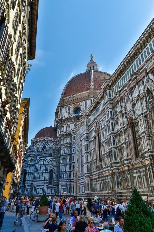 Florence Piazza editorial stock image. Image of crowds - 60674404