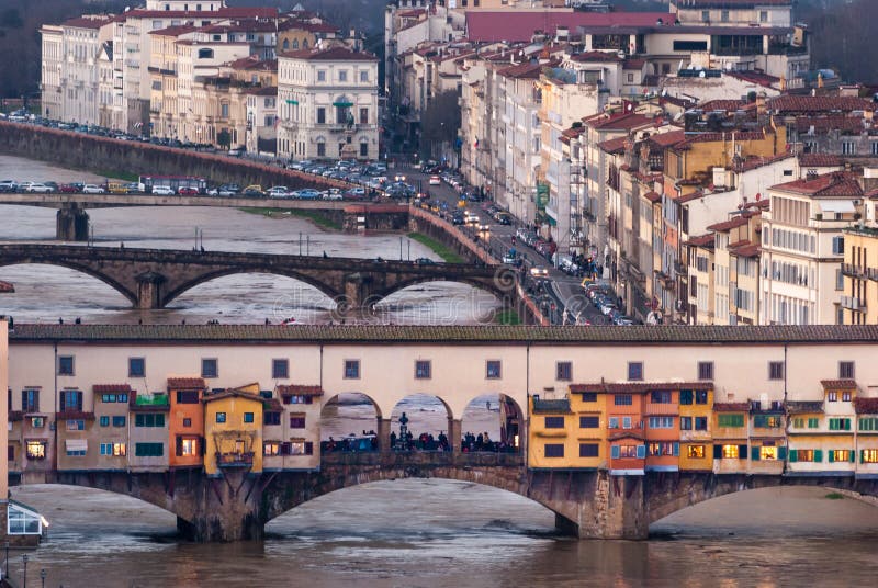 Florencja, Stary most obraz stock. Obraz złożonej z chmurny - 31335741
