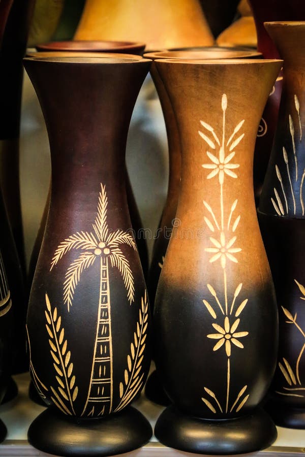 Florero Hecho a Mano Con Las Flores Del Bosque Foto de archivo - Imagen ...