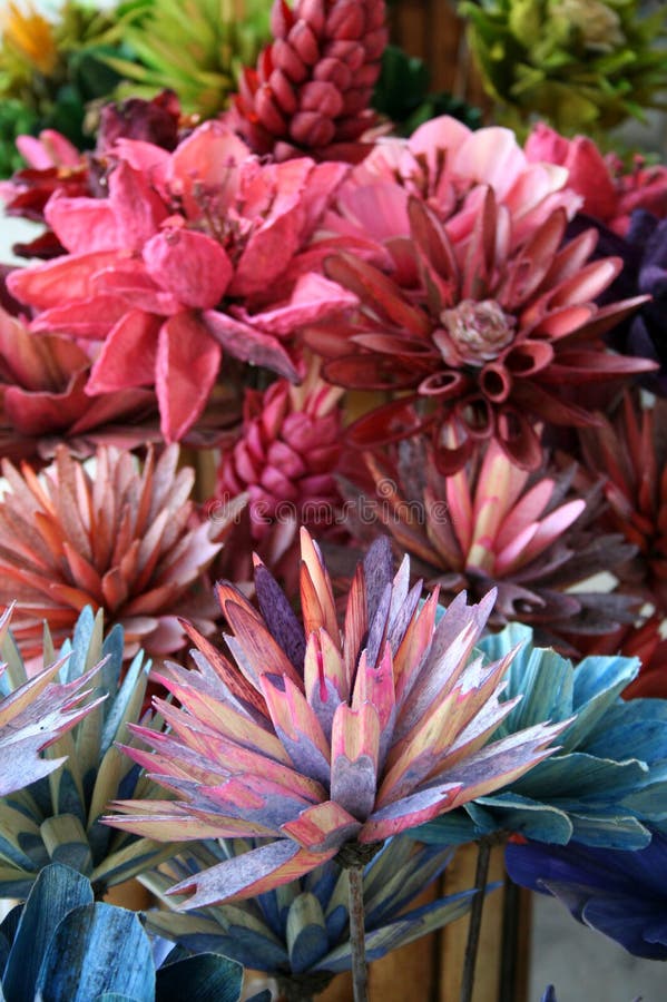 Flores de madera foto de archivo. Imagen de pedazos, textura - 1006764