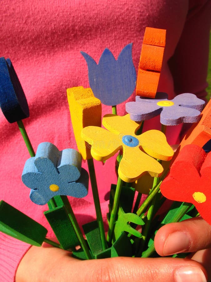 Flores de madera foto de archivo. Imagen de colorido, mantiene - 9090858