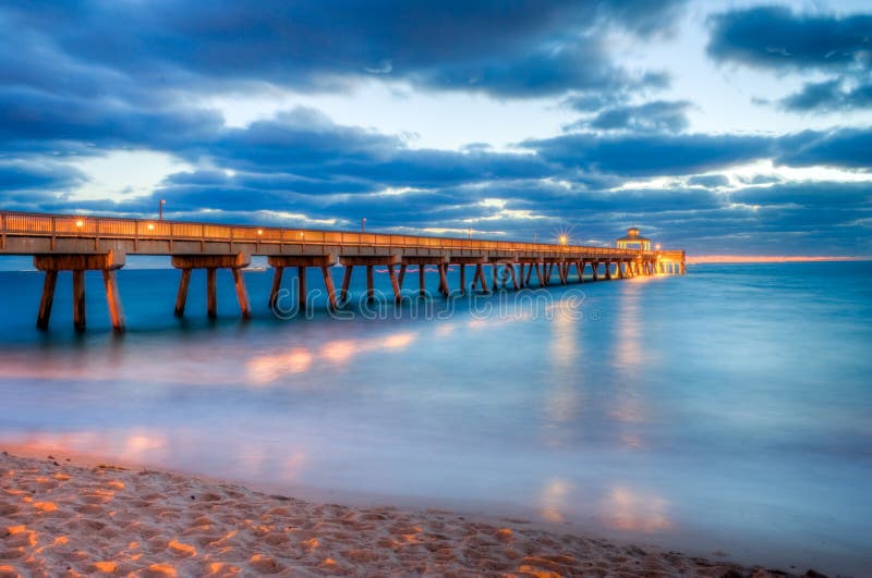 Florida fishing pier stock photo. Image of water, waves - 14443206