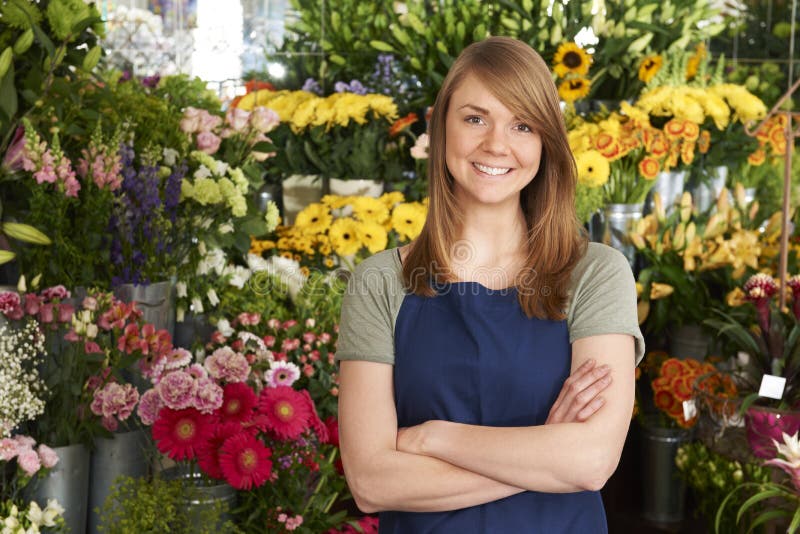 Florista Standing in Shop Em Front of Flower Display Imagem de Stock ...