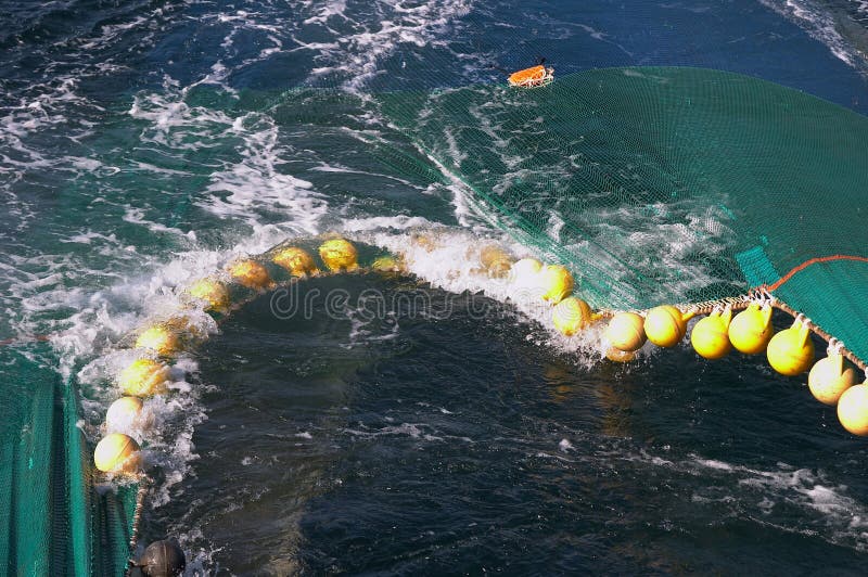 Flots van netto sleepnet stock foto. Image of industrie - 31432634