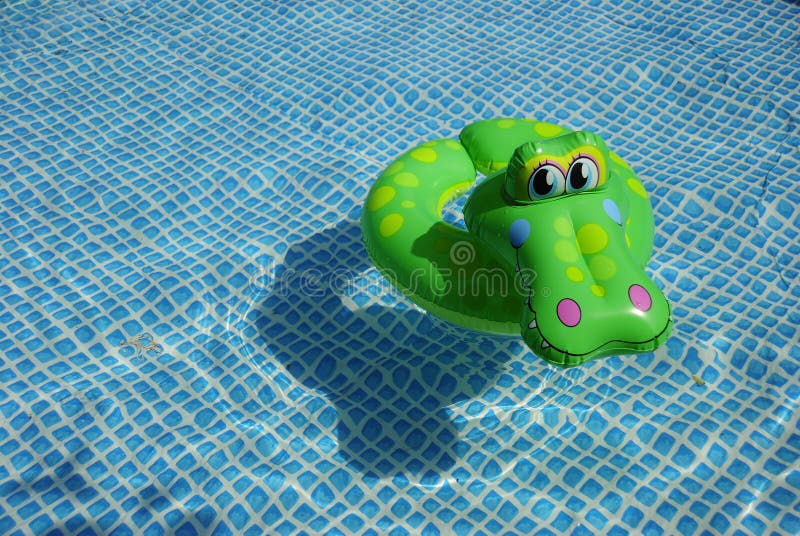 Flotter image stock. Image du plastique, sunlight, couleur - 14721491