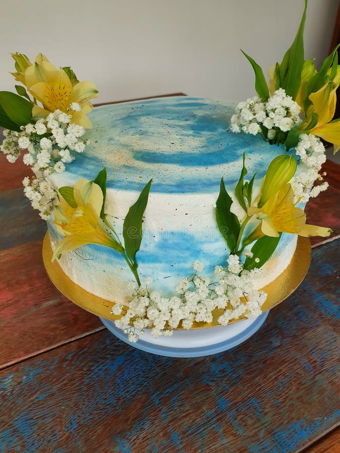 Flower buttercream cake stock photo. Image of flower - 170906550