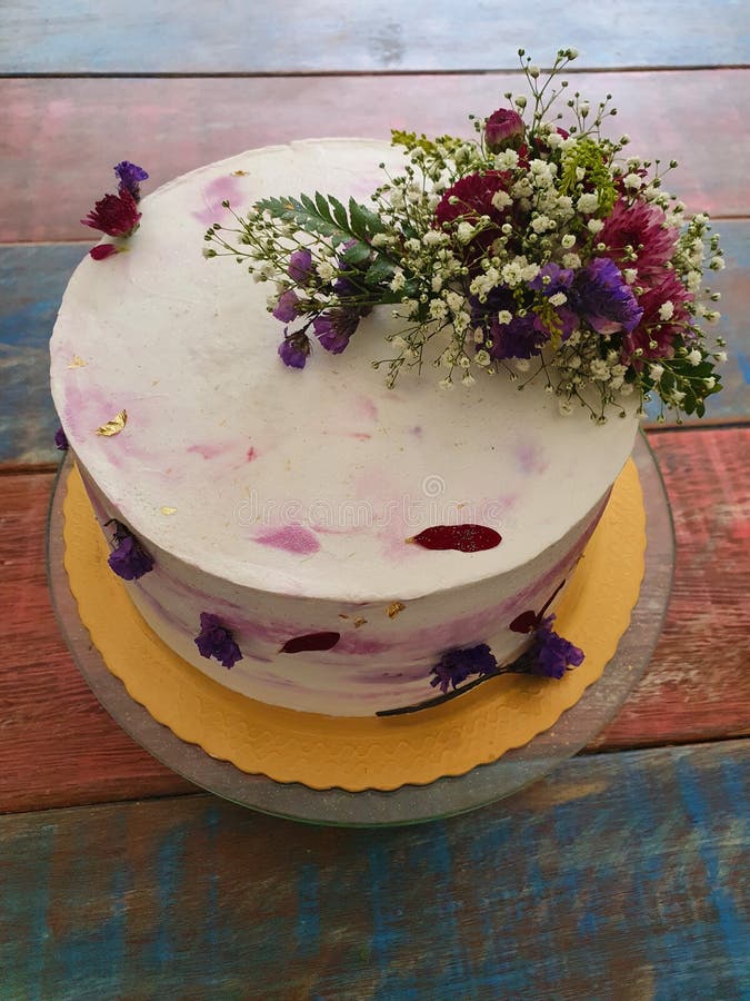 Flower and Buttercream Cake Stock Image - Image of flower, party: 195104933