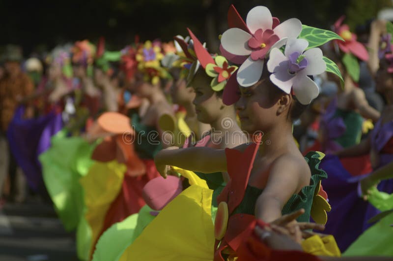 Flower dance editorial stock image. Image of performed - 55543919
