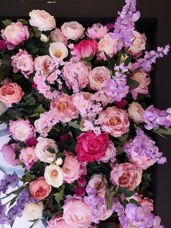 Flowers cascade stock image. Image of cascade, milano - 160009535