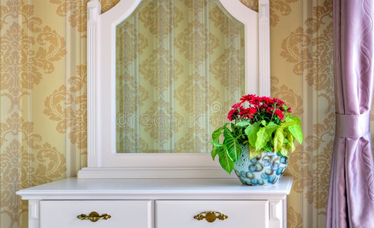 254 Dressing Room Wallpaper Stock Photos - Free & Royalty-Free Stock ...