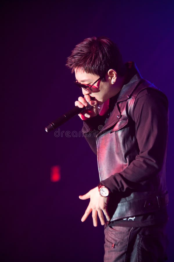 Flowsik editorial image. Image of entertainer, performer - 23548810