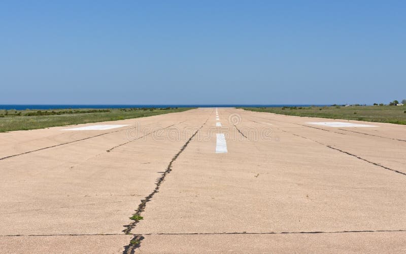 Flughafen-Rollbahn stockfoto. Bild von leere, mehrfach - 32399128