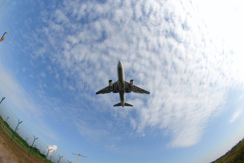 Flugzeug im fisheye stockfoto. Bild von landschaft, luftfahrt - 2831558