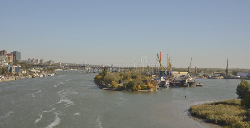 Fluss Don in Rostov-on-Don stockfoto. Bild von kommerziell - 49222066