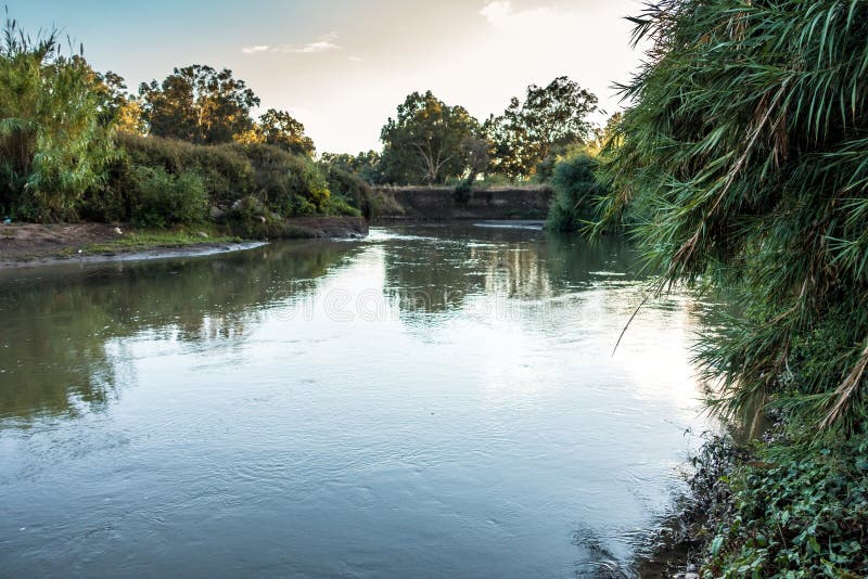 Fluss Jordan, Israel stockfoto. Bild von bäume, jordanien - 93415194