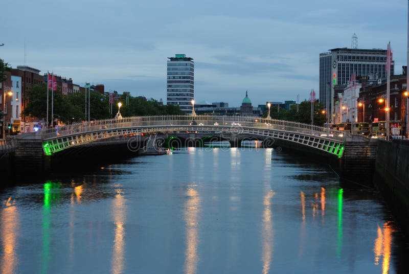 Fluss Liffey stockfoto. Bild von penny, grenzsteine, europa - 15570250