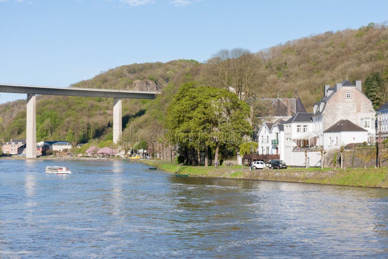 Fluss Maas Nahe Dinant In Belgien Stockbild - Bild von boote, pfosten ...