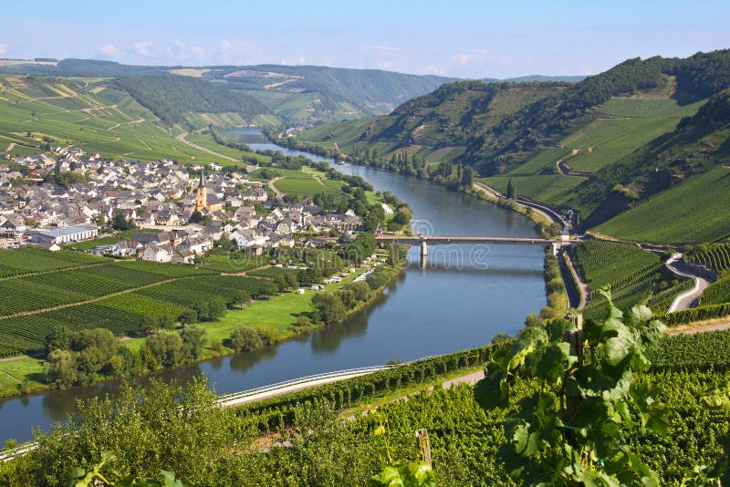 Fluss Mosel im trittenheim stockfoto. Bild von abhang - 30678768