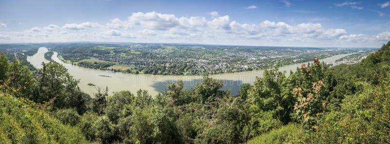 Das Rhein-Panorama stockfoto. Bild von deutsch, europäisch - 32882552