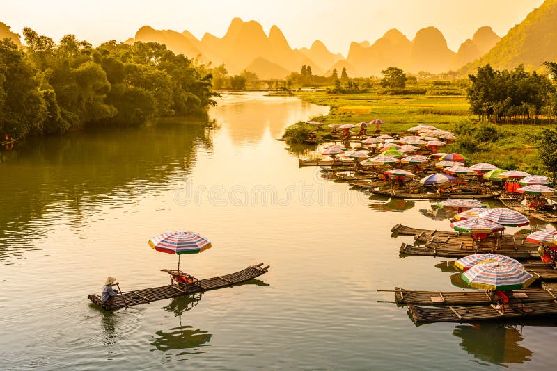 Landschaft Chinas Yangshuo am 6. Dezember 2019 Des Yangshuo Liflusses ...