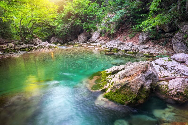 Fluss Tief Im Berg am Sommer Stockbild - Bild von felsen, landschaft ...