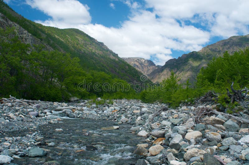 Fluss Unter Stein in Den Talbergen Stockfoto - Bild von frühling ...