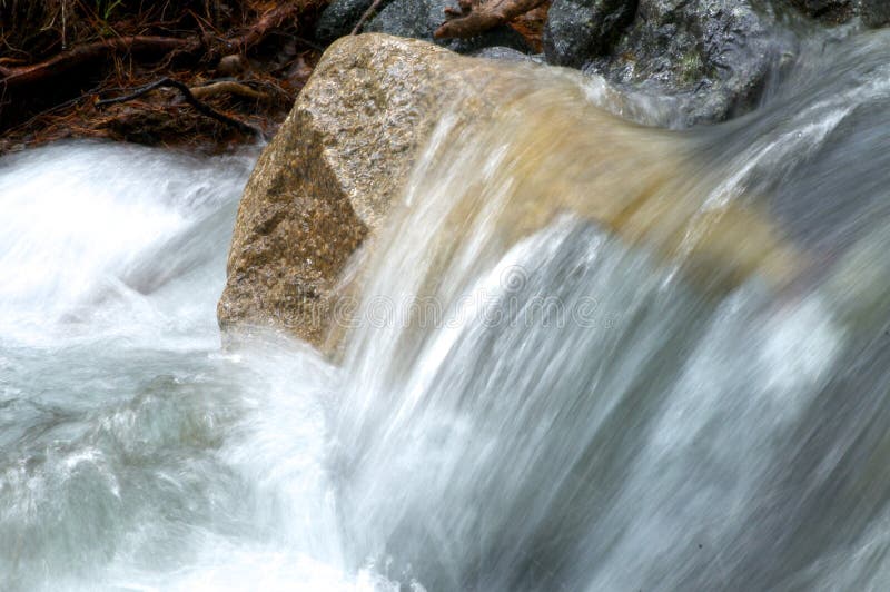 Fluss Unter Stein in Den Talbergen Stockfoto - Bild von frühling ...