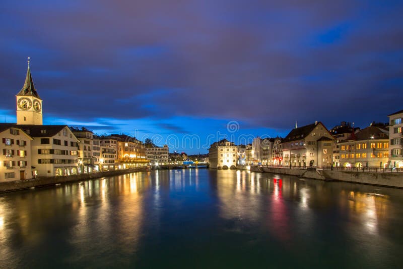 Ansicht Zu Limmat-Fluss, Zürich, Die Schweiz Stockfoto - Bild von ...