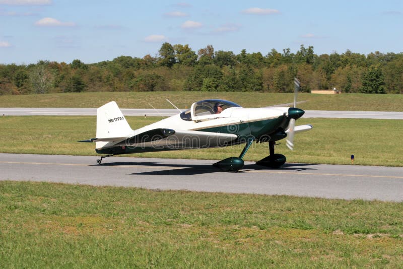 Flyin Festival editorial stock image. Image of attraction - 16492939