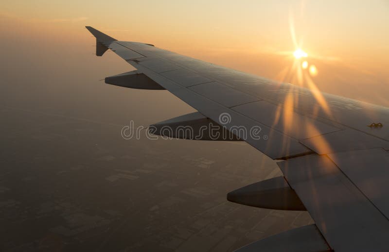 Flying in the Early Morning Editorial Image - Image of airplaine ...