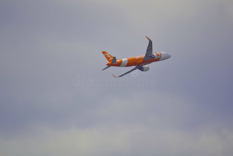 Flying off editorial image. Image of flying, aircraft - 107401810