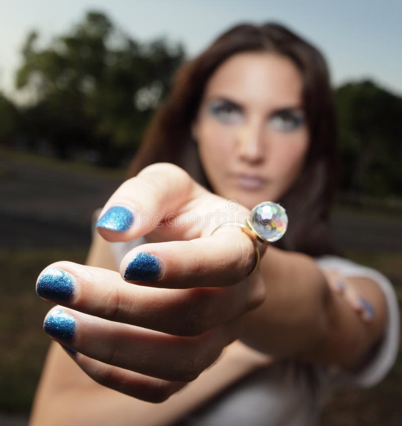 Foco en la mano imagen de archivo. Imagen de belleza, cara - 9366281