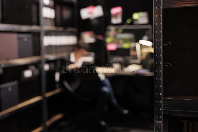 Foco Selectivo De Estantes Llenos De Archivos De Evidencia Foto de ... Foco Selectivo De Estantes Llenos De Archivos De Evidencia Foto de ...
