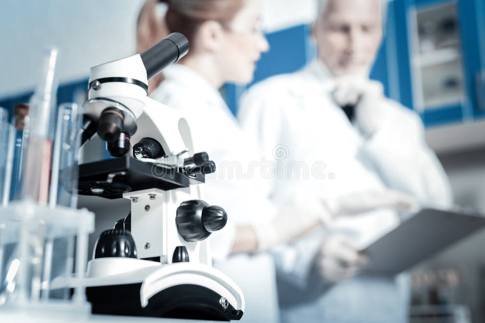 Foco Selectivo De Un Microscopio Profesional Imagen de archivo - Imagen ...