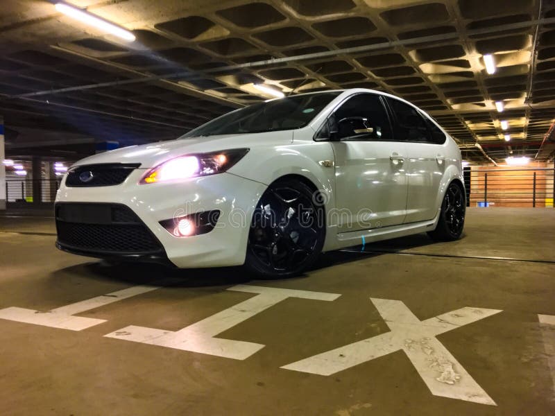 Focus side stock image. Image of ford, side, blck, mags - 106552697