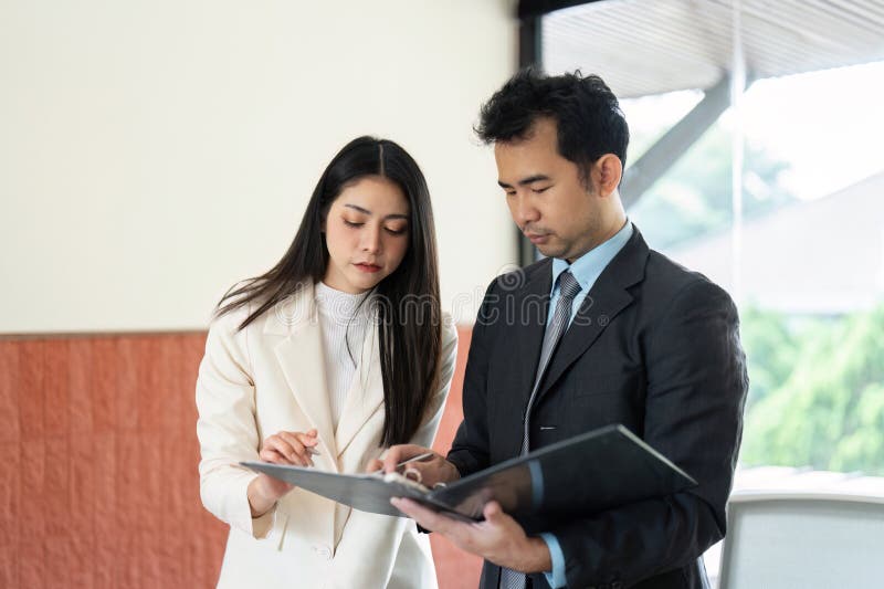 Focused Collaboration and Document Exploration. Colleagues Analyzing a ...