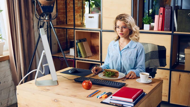 Focused on Lunch, Worker Multitasks between Bites and Keyboard Strokes ...