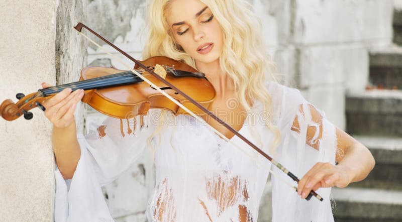 Focused Woman Playing the Violin Stock Photo - Image of fashion, artist ...