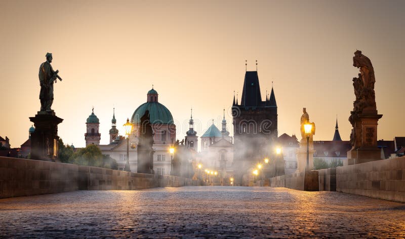 Fog on Charles Bridge stock image. Image of lamps, republic - 132355499