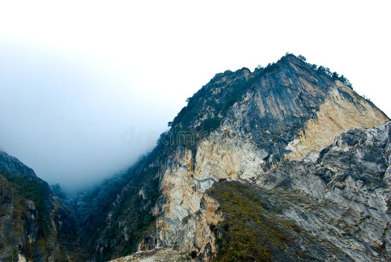 Fog and hill stock image. Image of discovering, colour - 7252837