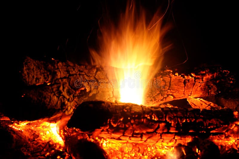 Fogueira imagem de stock. Imagem de flama, madeira, fogueira - 11116519