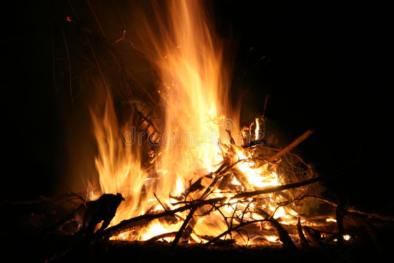Fogueira foto de stock. Imagem de fogueira, chama, feliz - 4061274