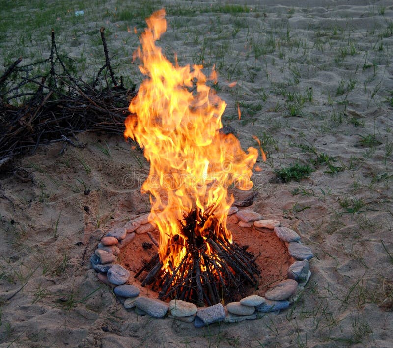 Fogueira foto de stock. Imagem de imagem, fotografia, filiais - 5815426