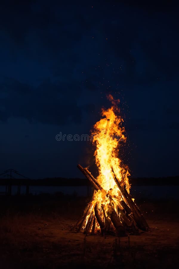 Fogueira grande foto de stock. Imagem de calor, flama - 40521822