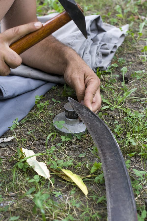 A foice aponta foto de stock. Imagem de grama, feno, fazenda - 32837178