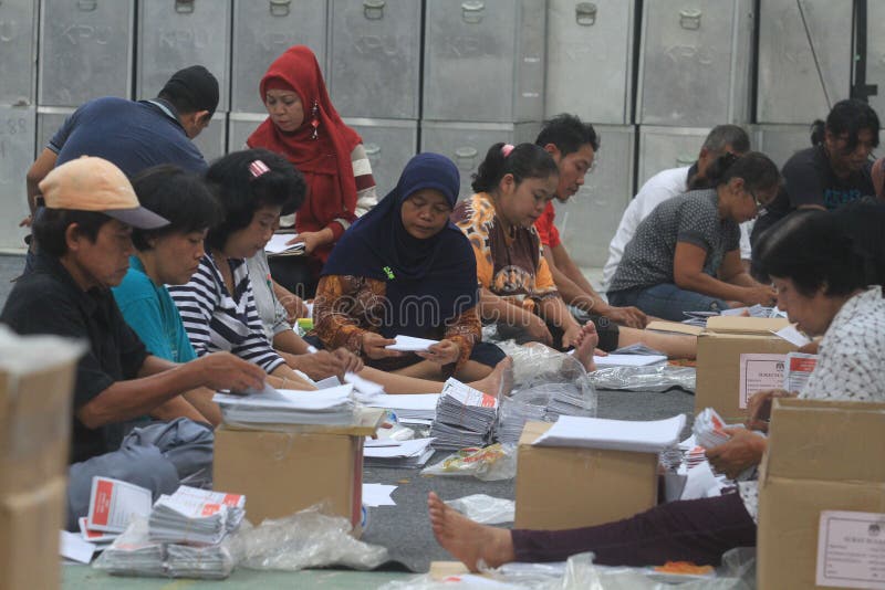 Folding Ballots for Election Representatives Editorial Image - Image of ...