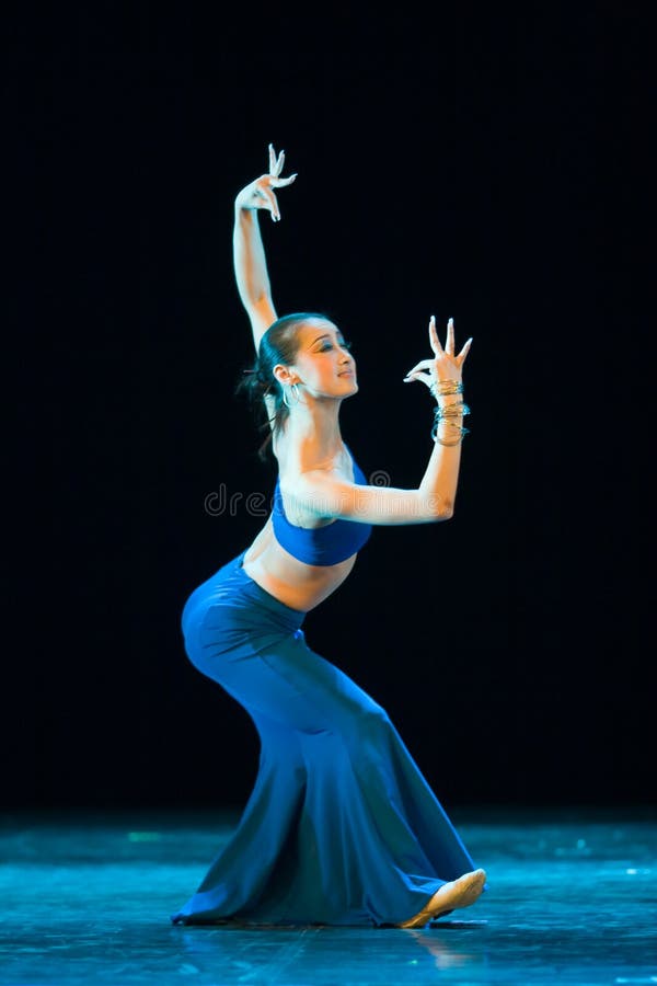 Folk dance of chinese editorial photography. Image of culture - 5304092