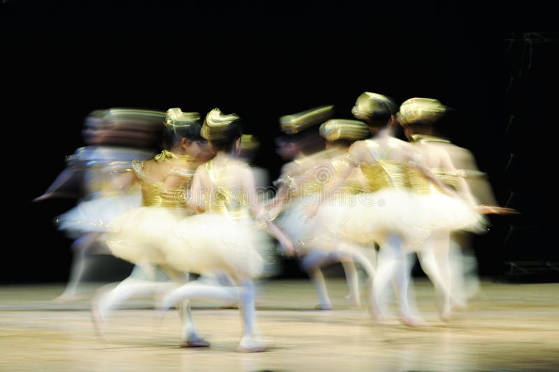 Folk dance performance editorial stock image. Image of circle - 20073709