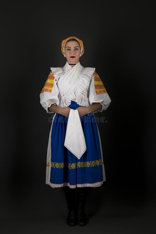 Folklore Slovaque. Fille Slovaque Du Folklore. Image stock - Image du ...
