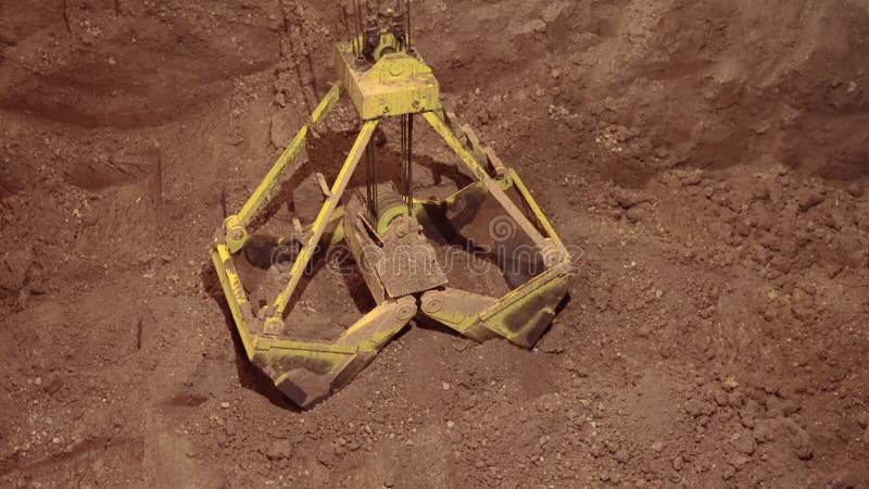 Clamshell Bucket Digging for Clay Stock Video - Video of heavy ...